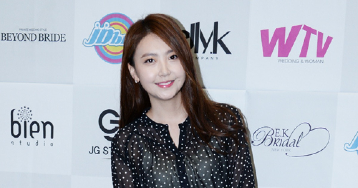 임성언 '각선미 강조한 하객패션' [MBN포토]