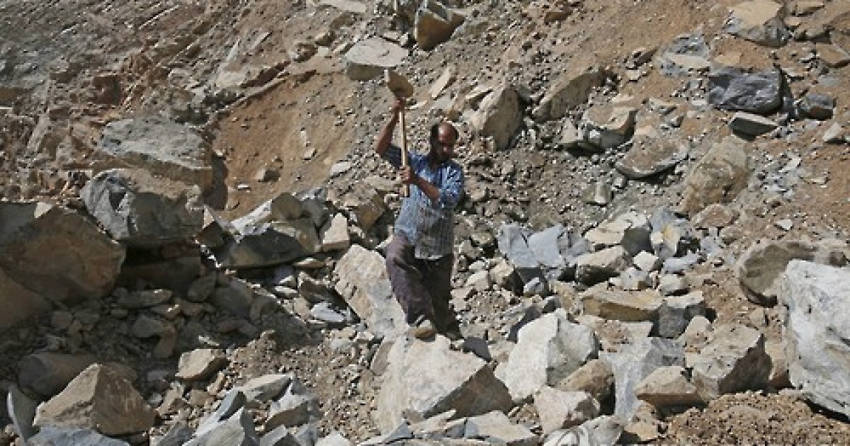 INDIA LABOUR DAY STONE QUARRY