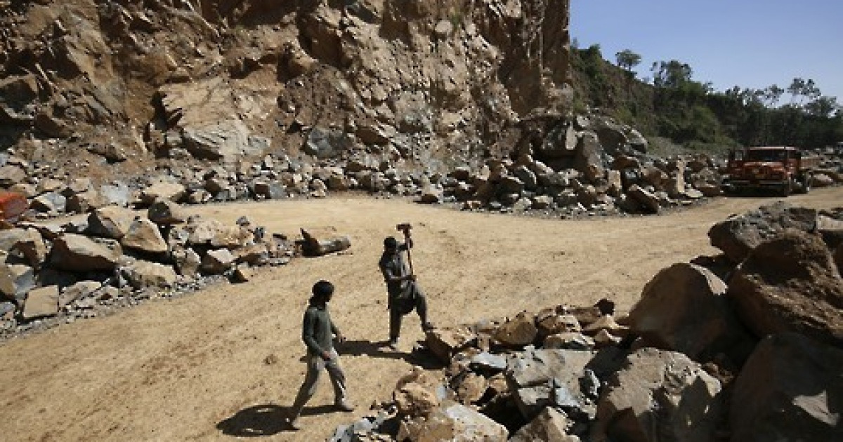 INDIA LABOUR DAY STONE QUARRY