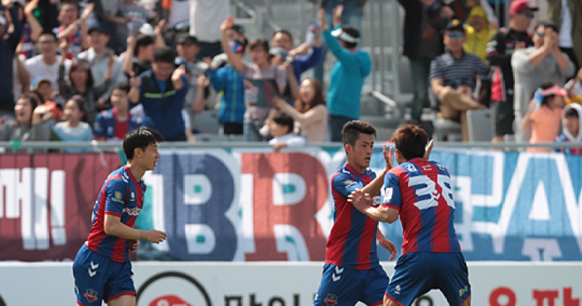 [B11포토] 끝까지 포기하지 않는 수원FC