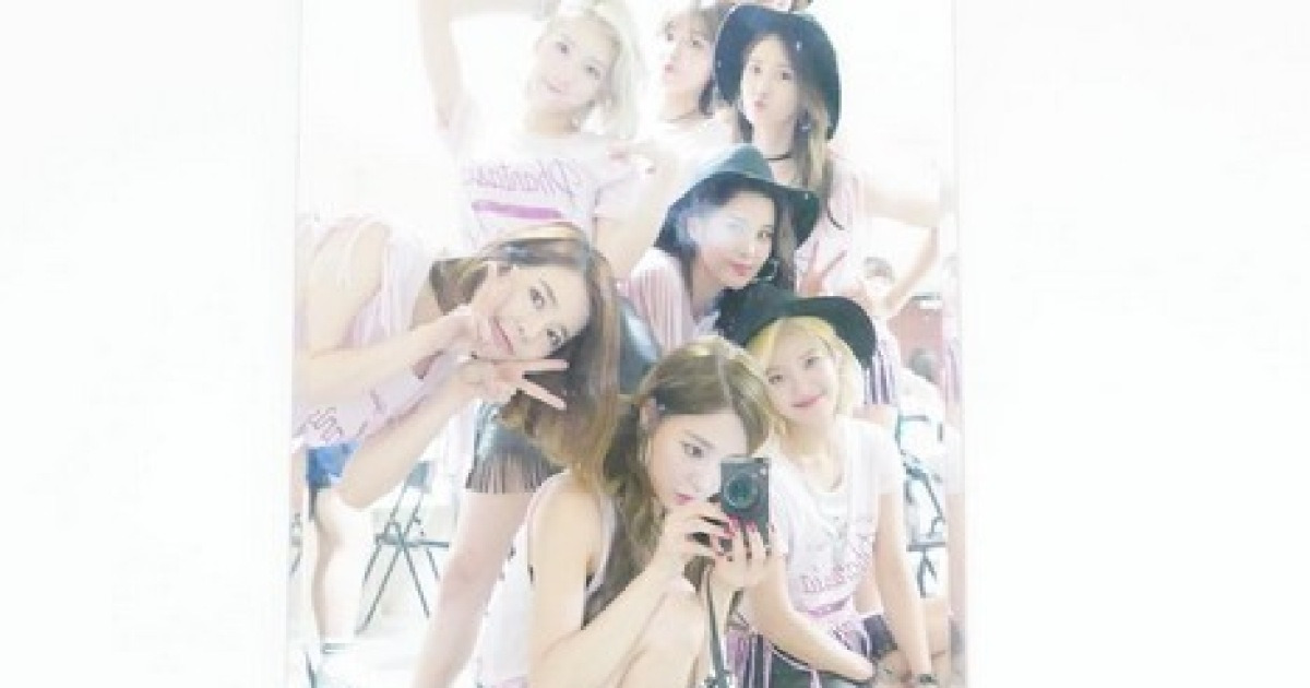 [ET-SNS] 티파니, 소녀시대 멤버들과 사랑스러운 다정샷 "Lovers"