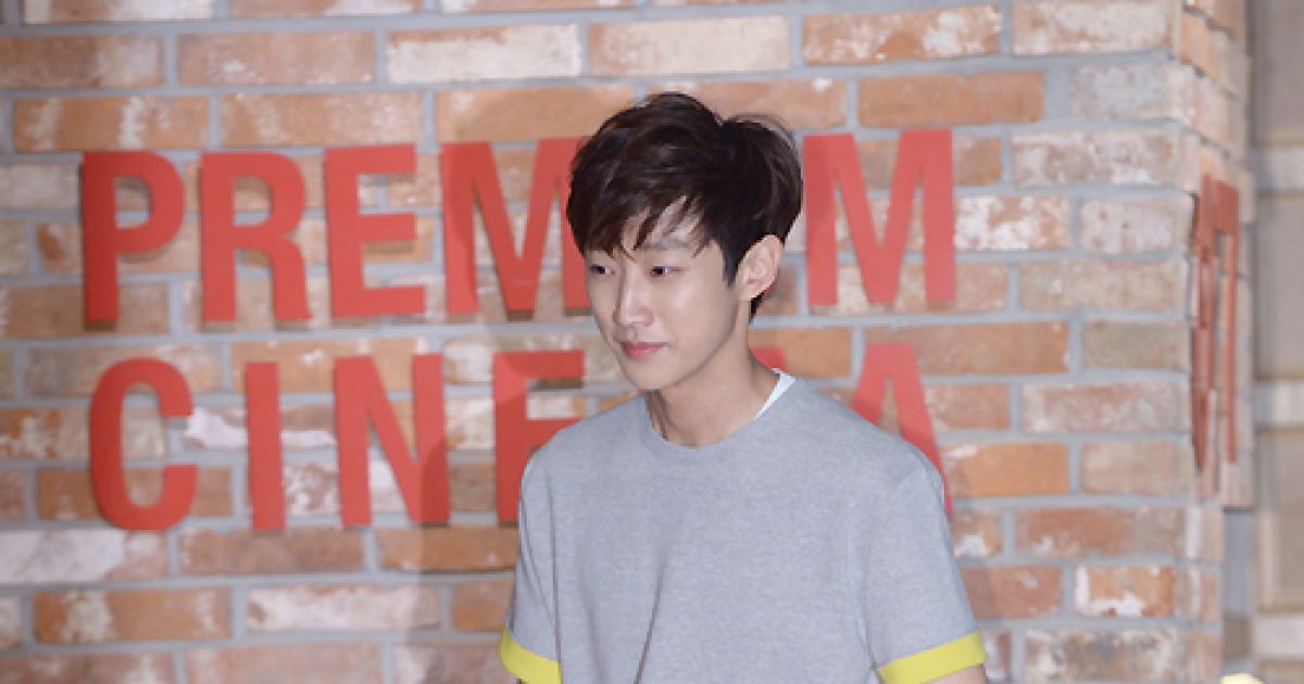 B1A4 진영 '레드카펫 느낌 아니까~' [MBN포토]