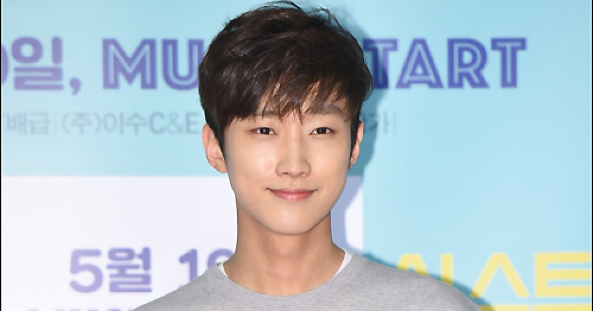 [MD포토] B1A4 진영, '여심 녹이는 순수 미소'