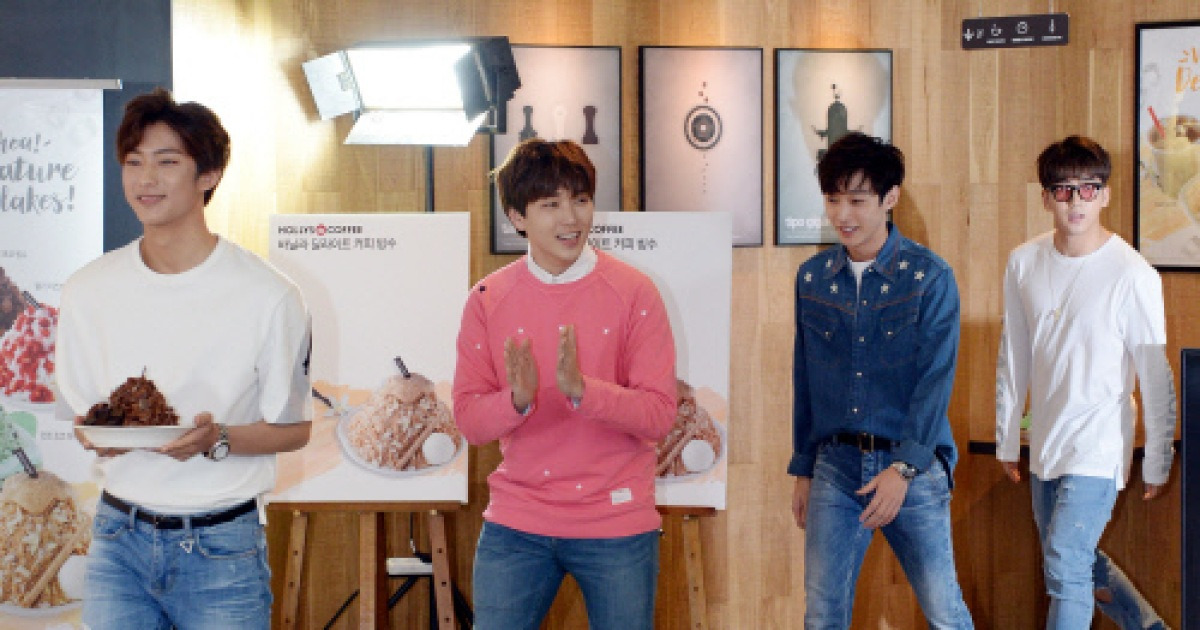 [SS포토] B1A4, 빙수 들고 왔습니다~