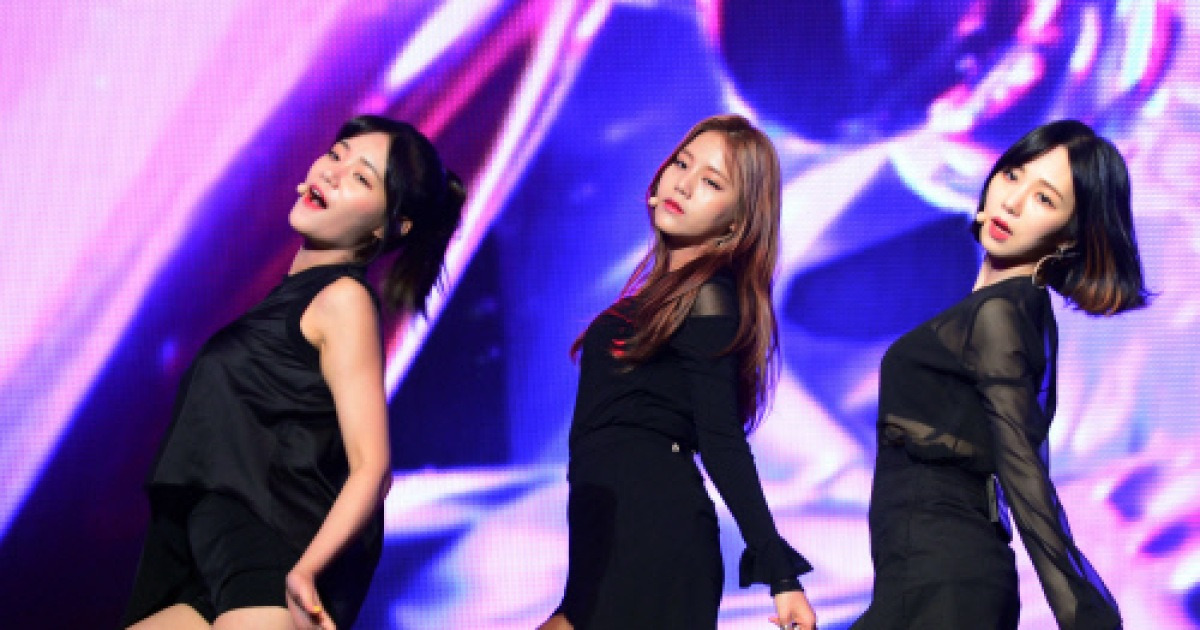 [SS포토] AOA 유-혜정-민아, 한층 성숙해진 컴백 무대