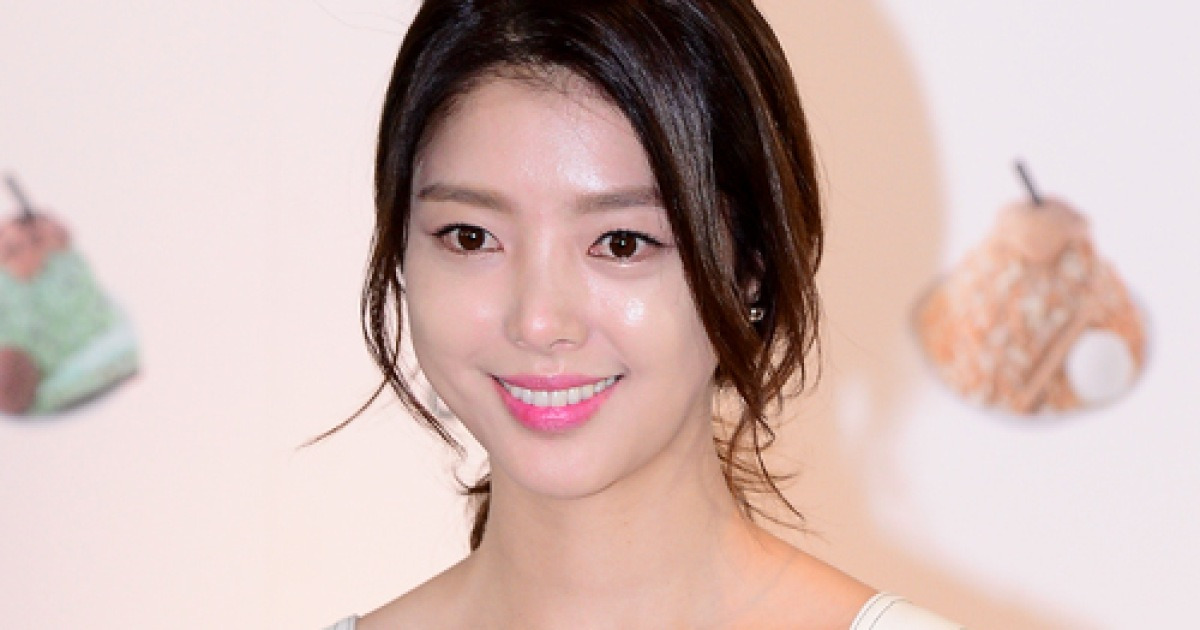 엄현경, '시선 강탈 일자 쇄골~' [MBN포토]