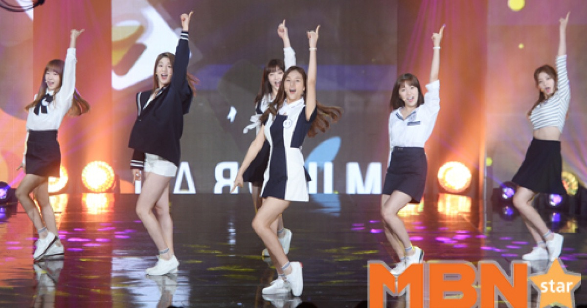 라붐 '남심 사수하는 무대' [MBN포토]