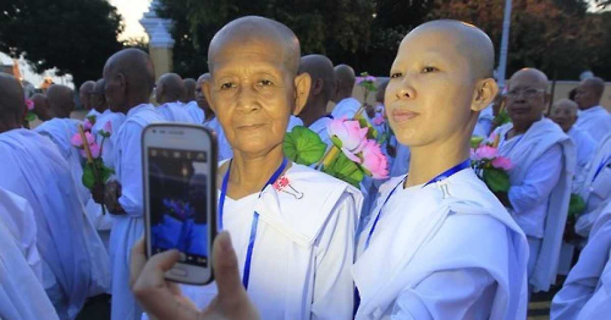 epaselect CAMBODIA VISAK BOCHEA DAY BUDDHISM