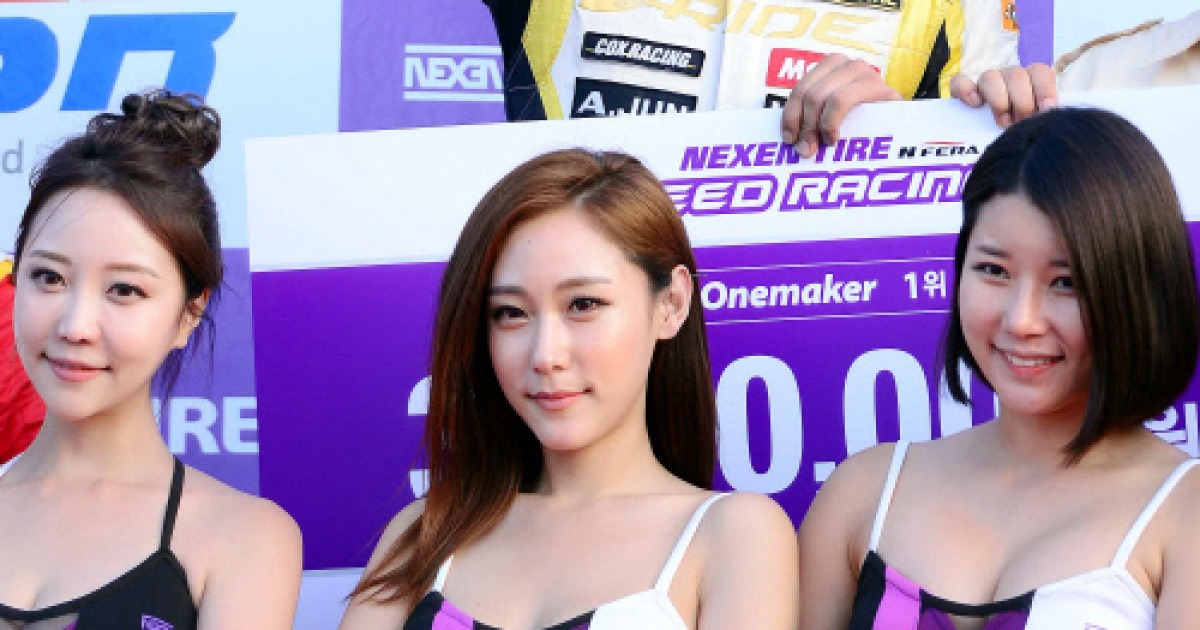 [SS포토]엔페라컵 BK-Onemaker에서우승한 박병환, "이영광을 모델들과~"