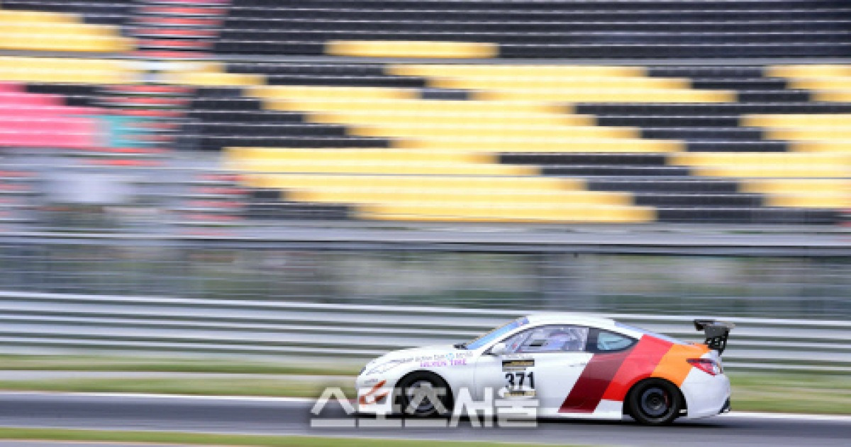 [SS포토]임정민, "빛의 속오로 달리는 엔페라컵 '엔페라 BK-Onemaker'"