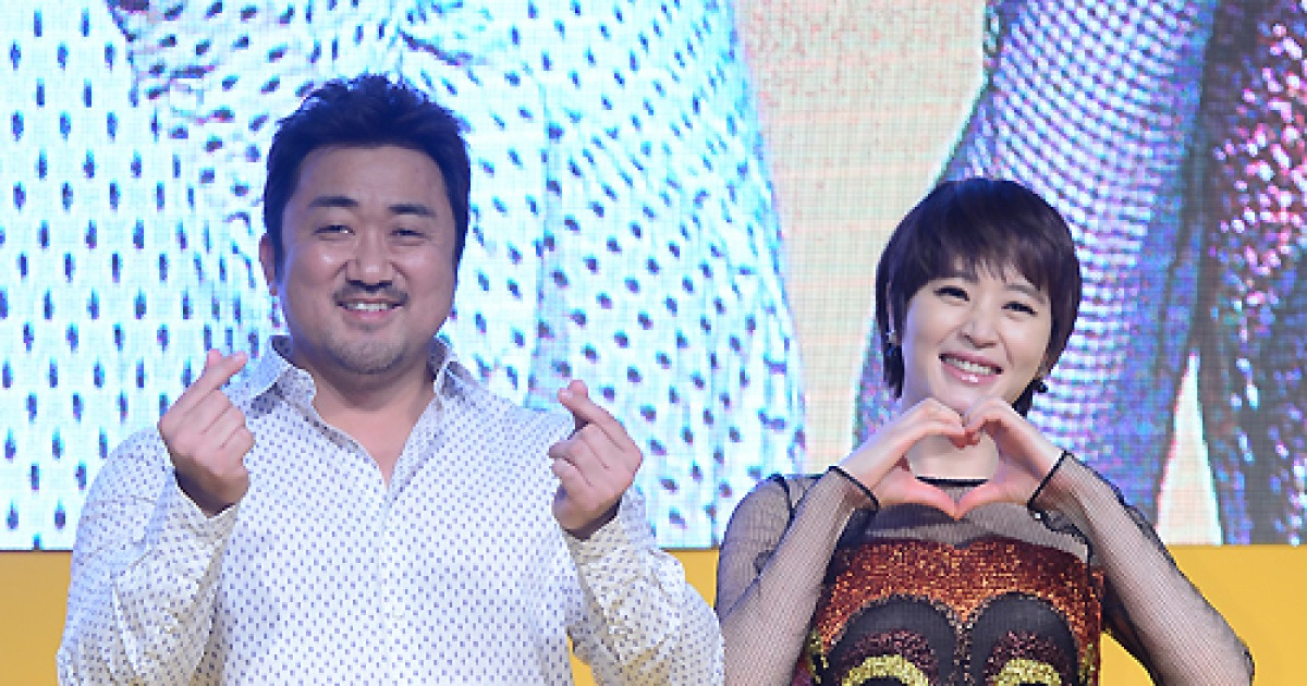 마동석 김혜수 커플 하트 [mbn포토]