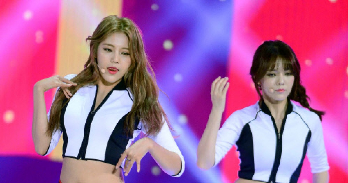 [SS포토]1위 AOA, "숨쉴 수가 없죠~"