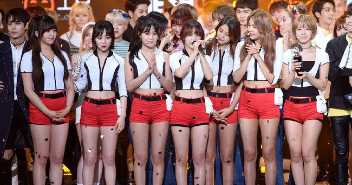 [사진]AOA, '더쇼 1위 거머쥐었어요~'