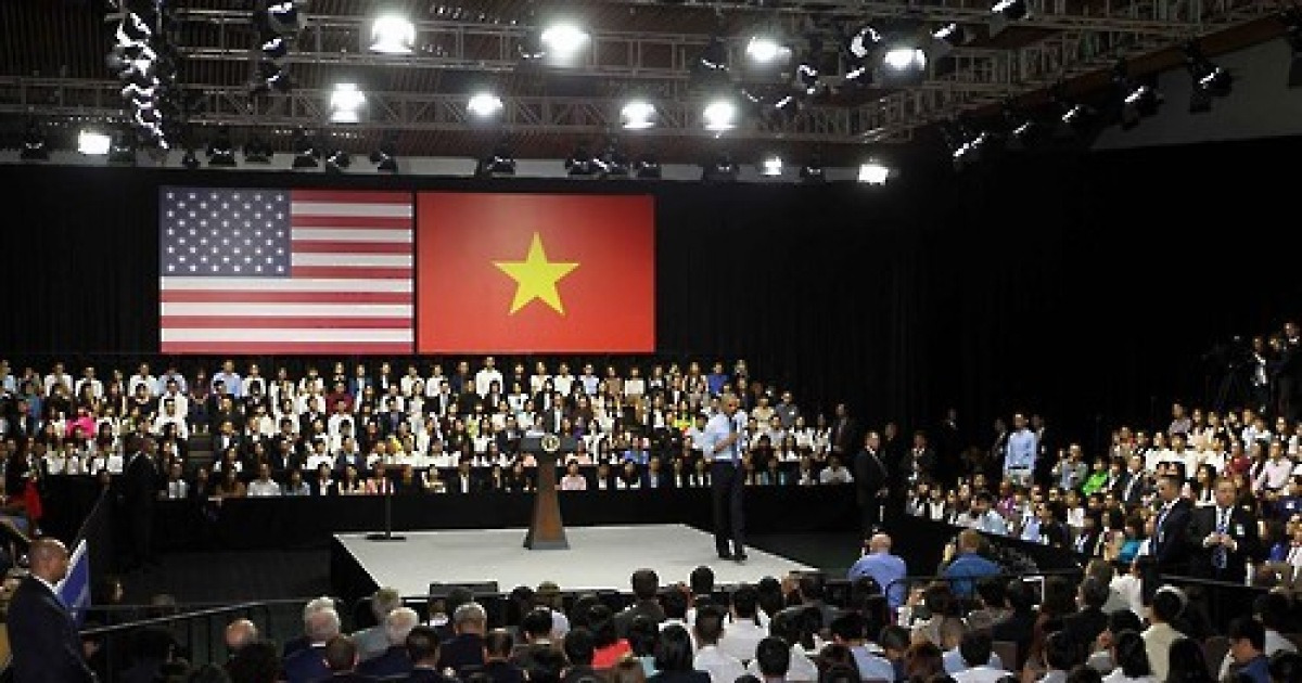 US President talks to young people in HCM City