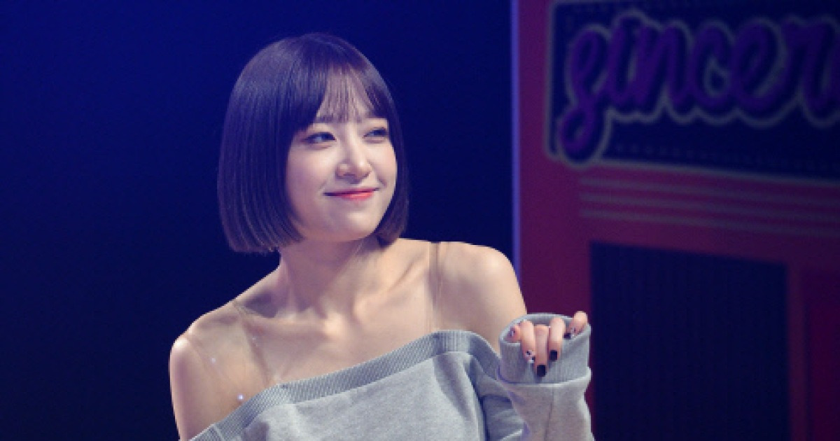 [SS포토] EXID 하니, 컴백 쇼케이스에 흥이 절로~