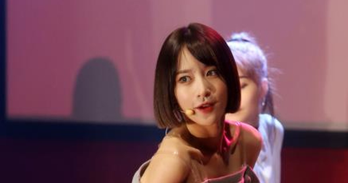어깨 드러낸 상큼발랄 하니