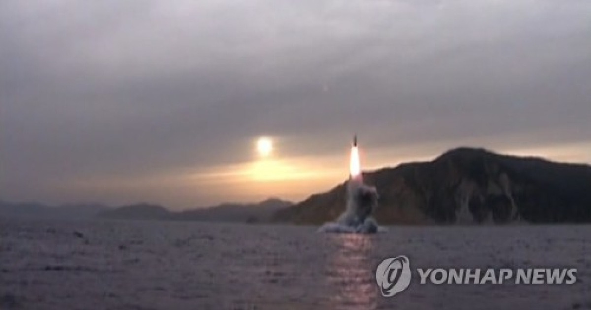 北 TV, SLBM 수중시험 발사 영상 공개