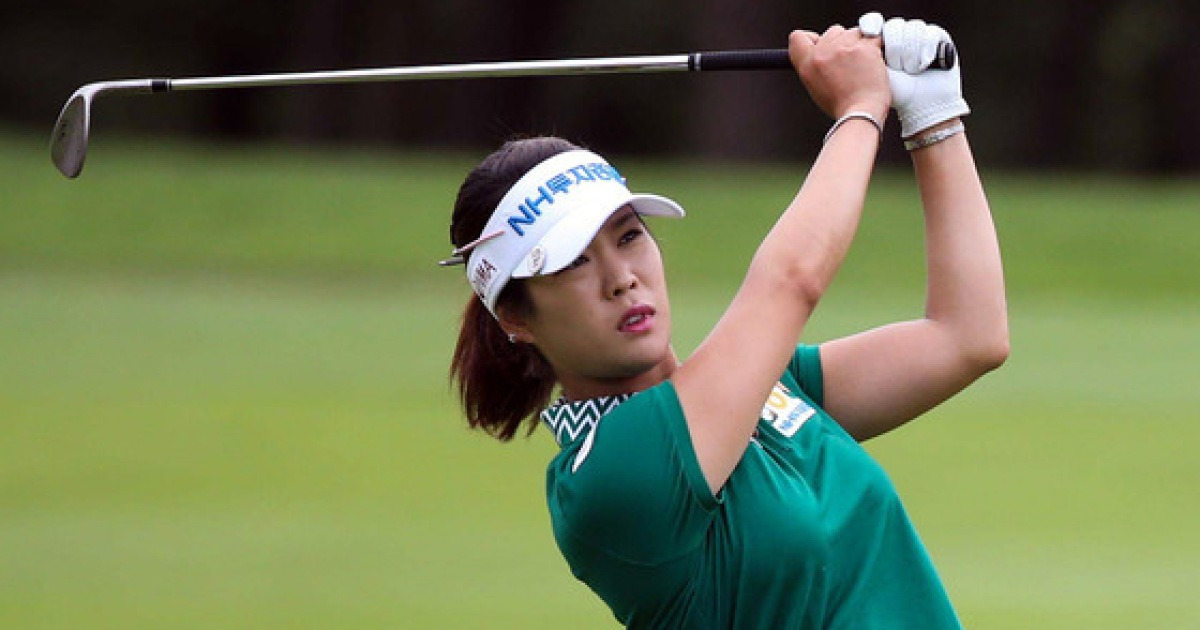 [KLPGA] 이승현, 퀸즈파크 챔피언십 1R 8언더파 단독 선두