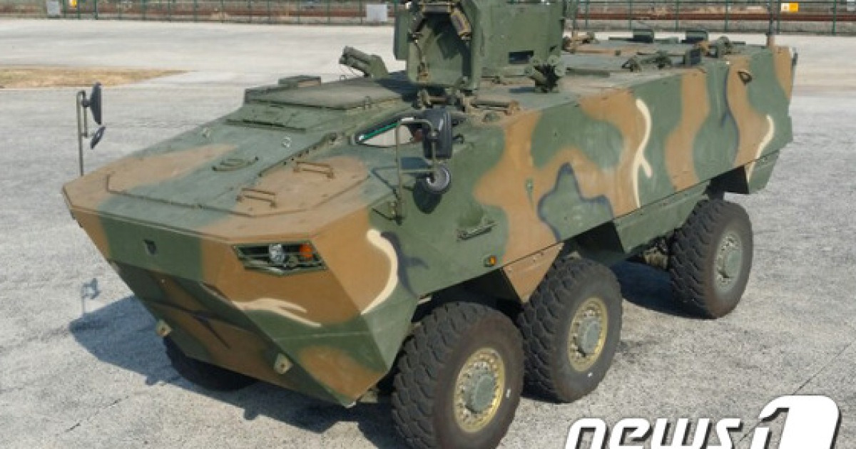 방위사업청 차륜형장갑차 K806 공개