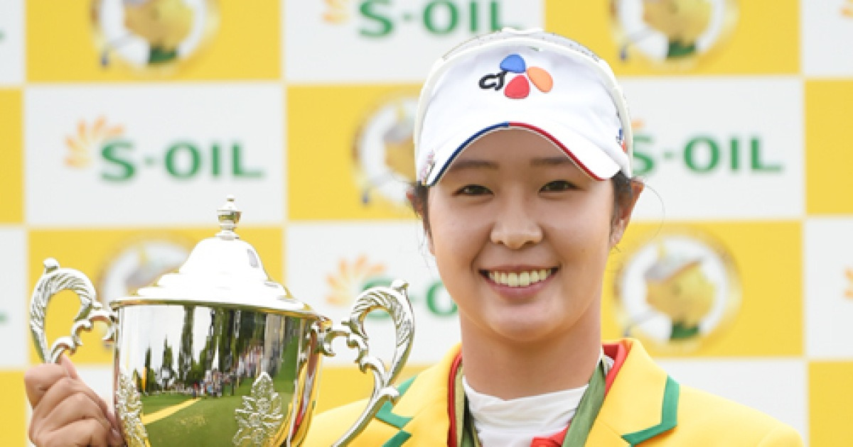 [포토엔]KLPGA 첫 트로피 올린 박지영