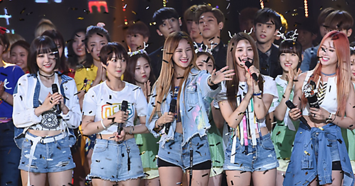 [MD포토] EXID '1위 트로피에 미소가 활짝'