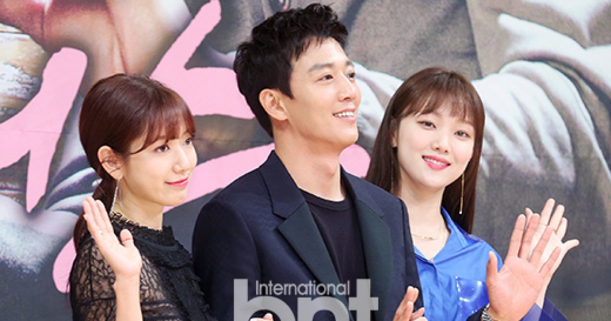 [bnt포토] 김래원 '박신혜-이성경 사이에서 미소 가득~'