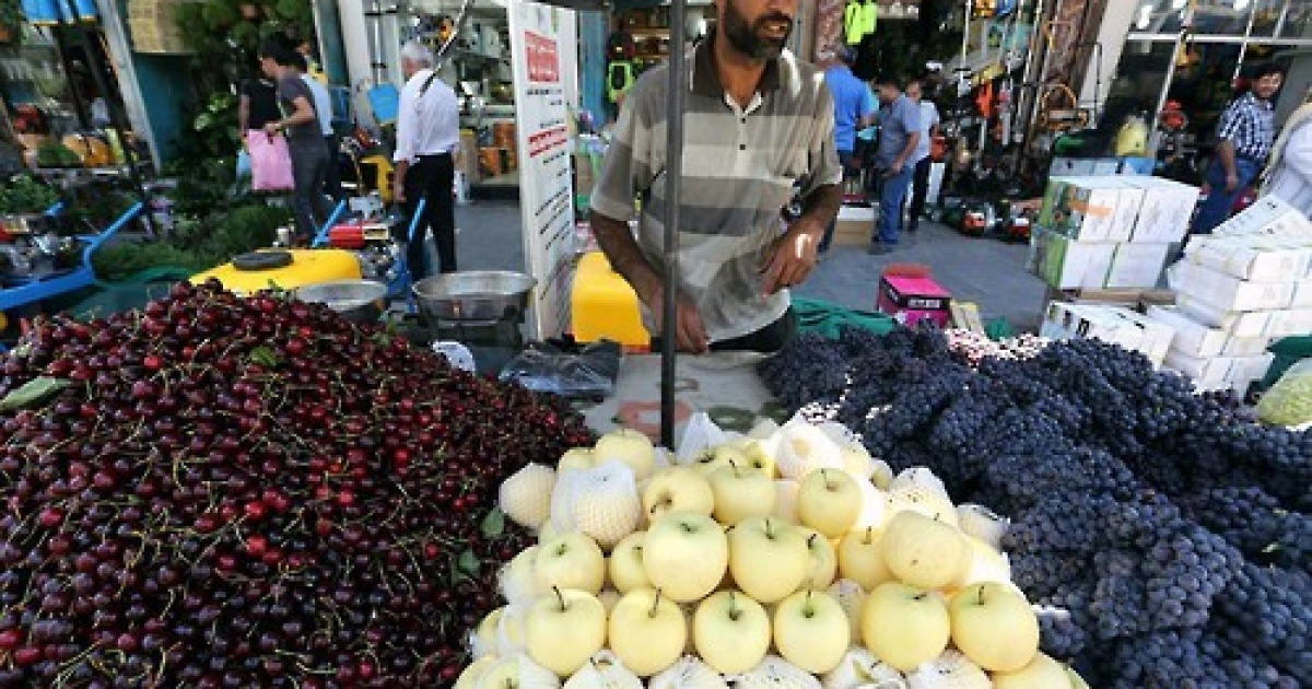 IRAQ BAGHDAD FRUIT MARKET