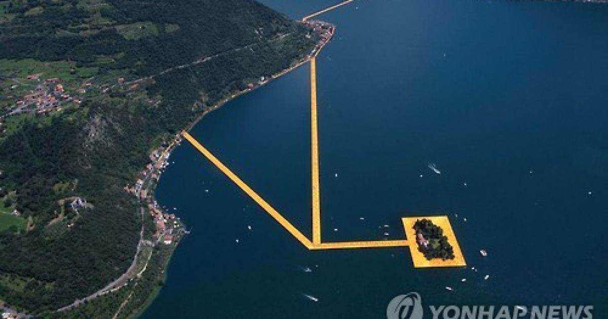 Italy Christo Floating Piers