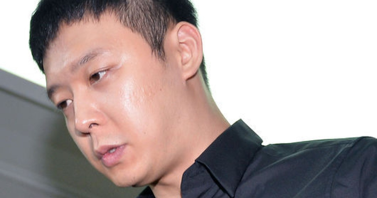 [사진]성폭행 혐의로 경찰서 출석하는 박유천 상기된 얼굴