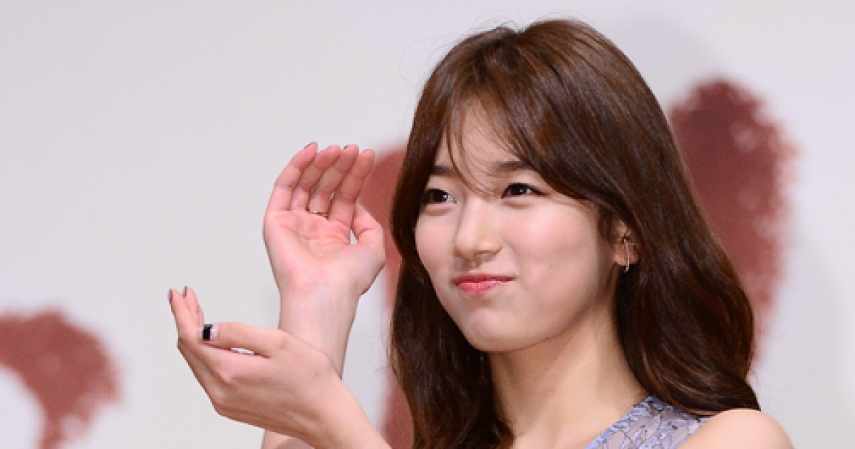 수지 '다큐 PD로 변신~' [MBN포토]