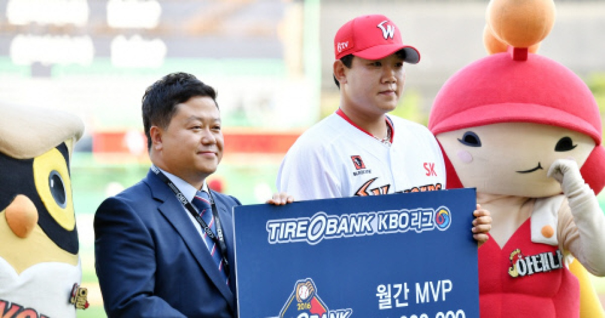 KBO리그 6월 가장 핫했던 선수 최승준, MVP 수상[SS포토]