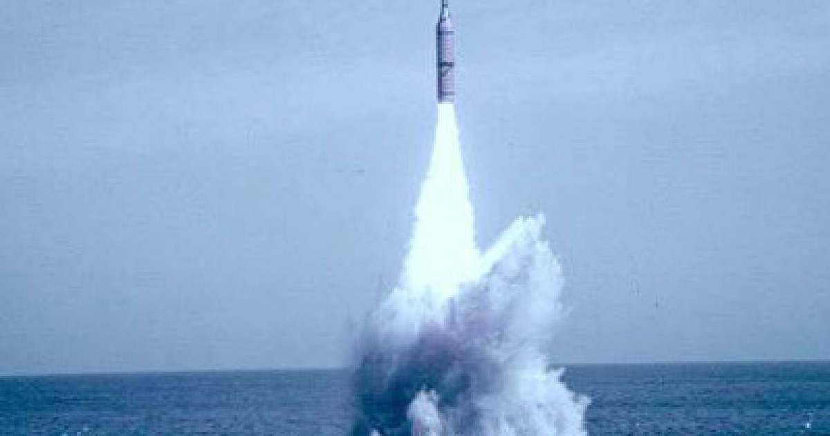 北, '사드 배치 공식화' 하루 만에 SLBM 1발 발사..軍 "비행 실패"