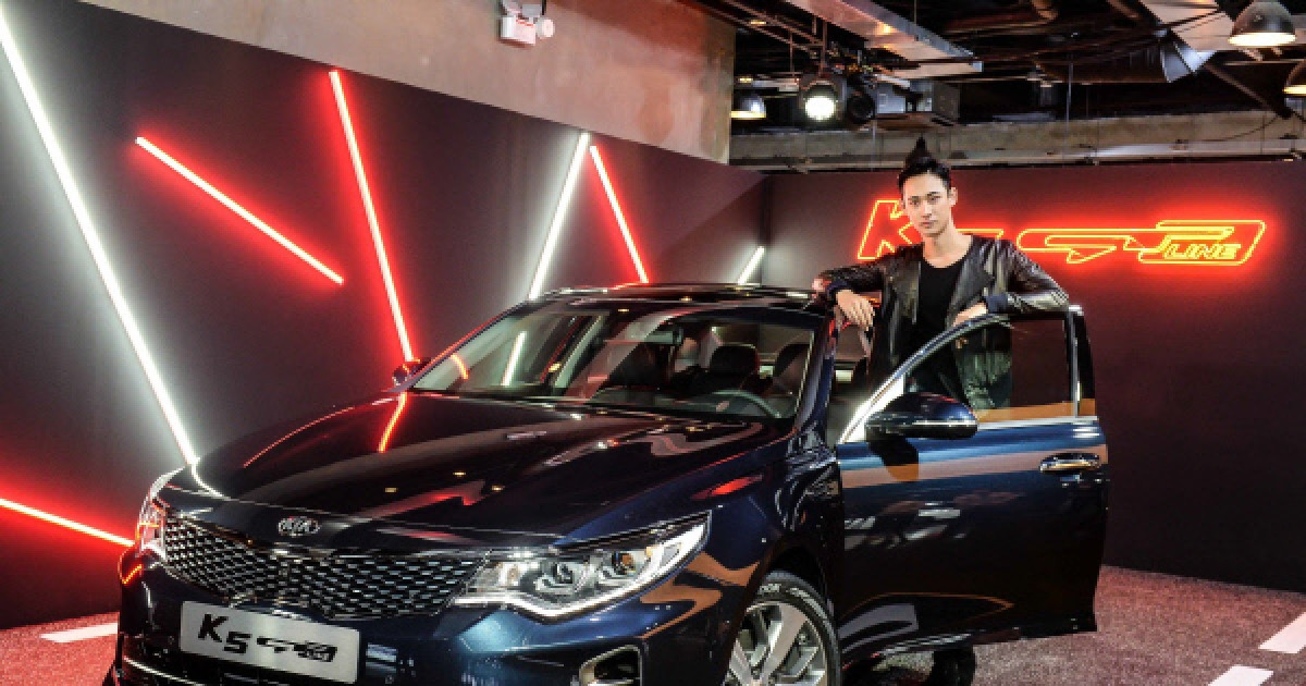 플러그인하이브리드 단 'K5 PHEV' 무대 올라..1회 충전+주유하면 900km 달린다