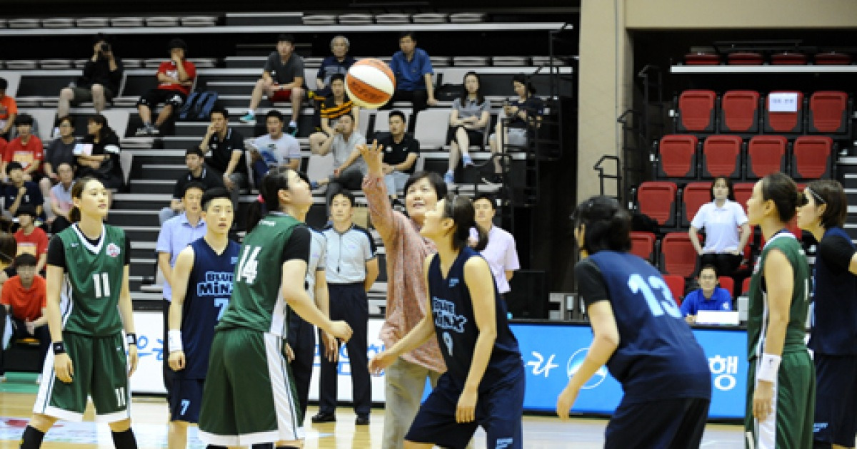 [박신자컵] KEB하나은행 짜릿한 역전승, KB·KDB도 첫 승 신고(종합)