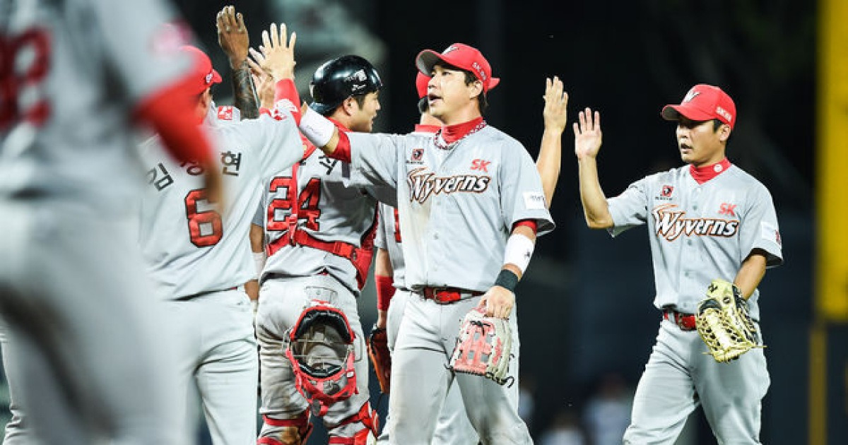 [사진]SK,'KIA 상대로 위닝시리즈 거뒀어요'