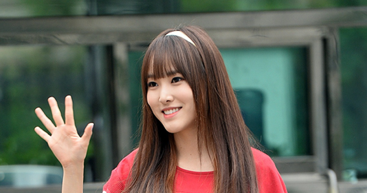 유주 '깜찍 상큼 손인사' [MBN포토]