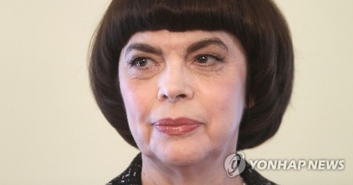 FILE LATVIA MIREILLE MATHIEU BIRTHDAY