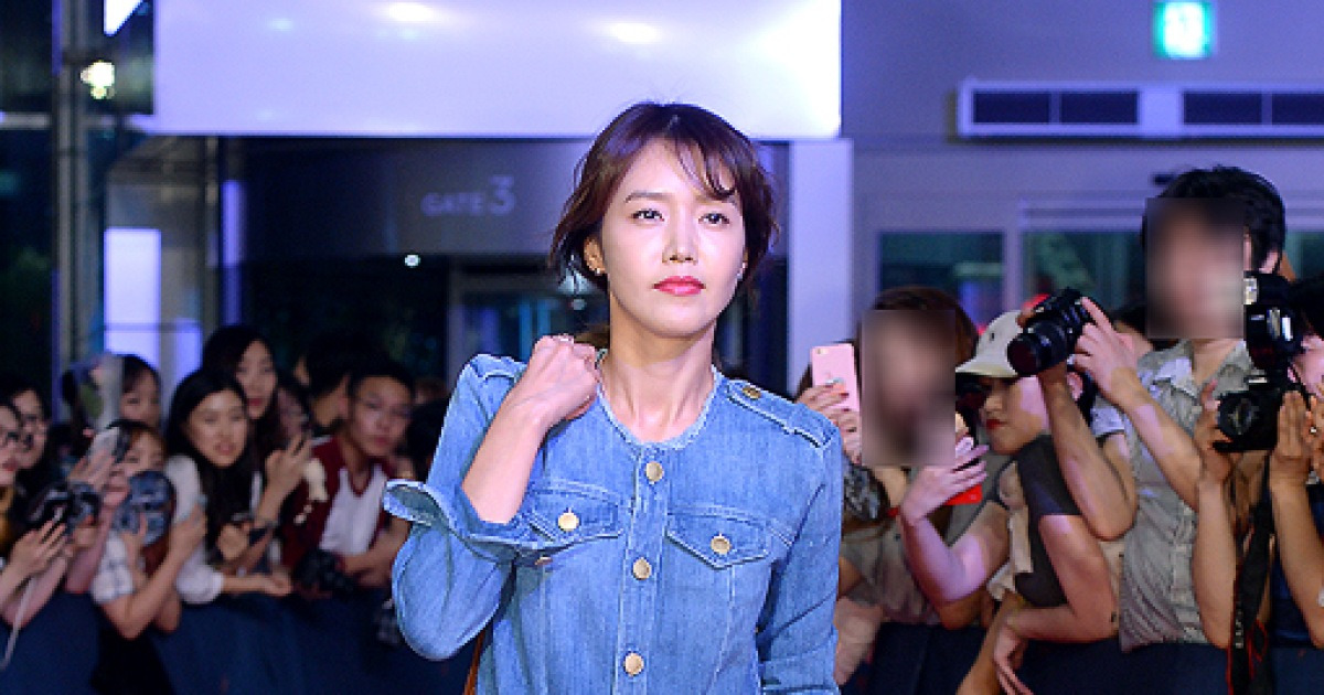 청패션 돋보이는 채정안 '부산행 VIP시사회 참석' [MBN포토]