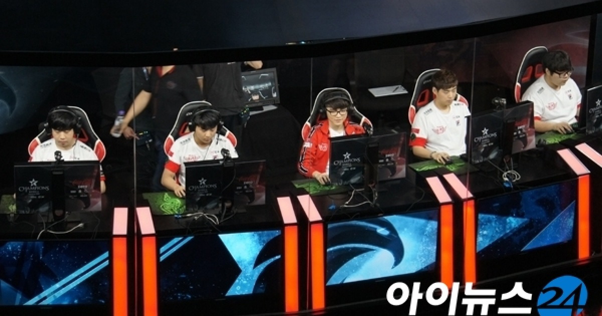 [LOL]SKT, 삼성 완파하며 선두 ROX 추격