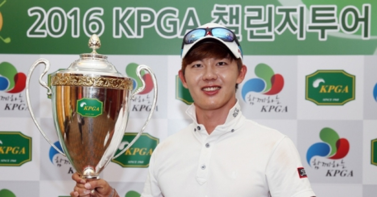 [KPGA]'먼 거리 버디 퍼트 쏙쏙쏙' 강상윤, 3년 만에 우승