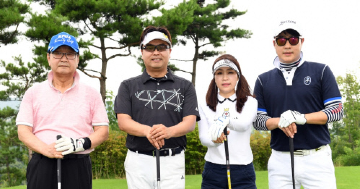 [SS포토]'KPGA-COMMAX 패밀리골프 챌린지' 1조 주인공들