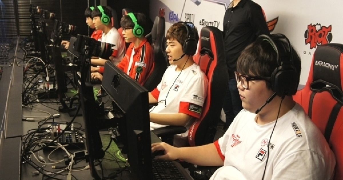 [LOL]SKT, 천적 관계 청산하며 ESC 완파