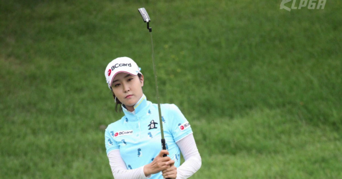 정재은, JLPGA 다이토겐타쿠 2R 1타차 공동 3위