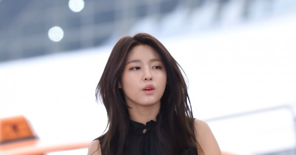 AOA 설현 '졸린 눈도 예뻐'