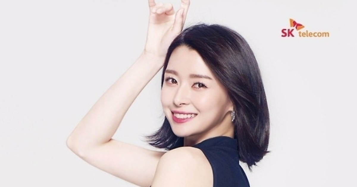 "설현 비켜~" SKT 새모델 '섹시백' 공개