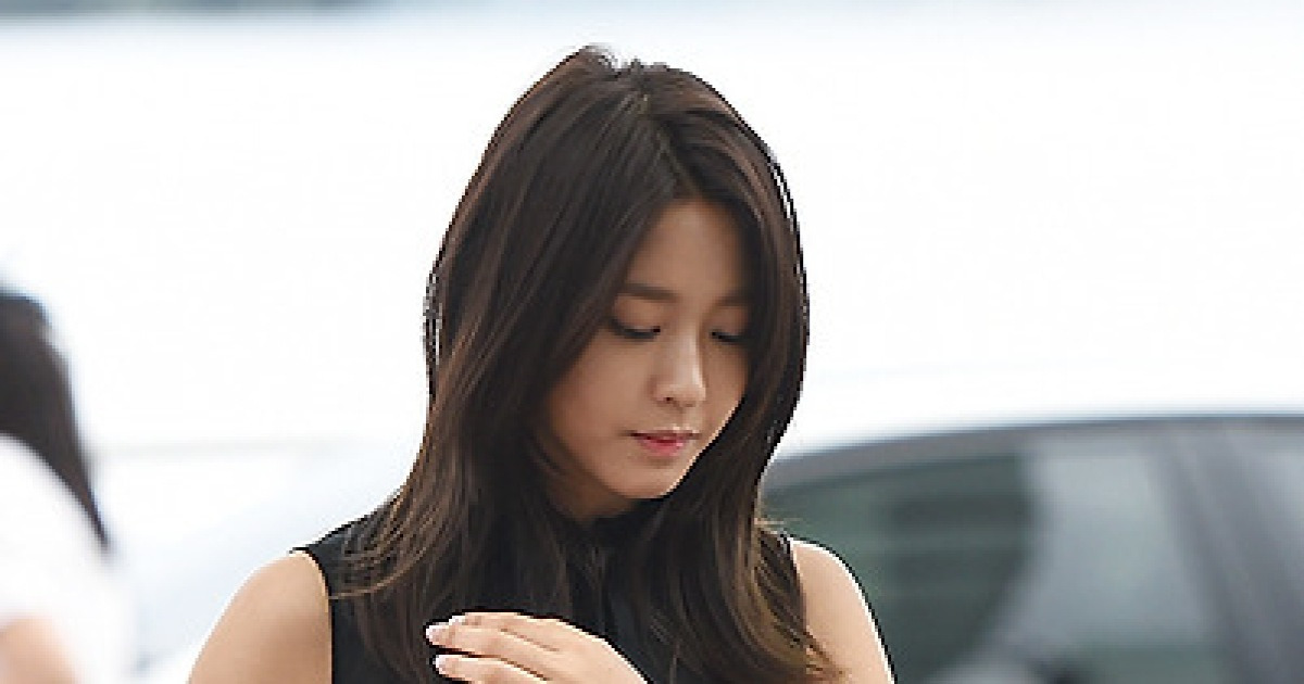 [포토엔]AOA설현 '초미니와 팬츠가 공존하는 공항패션'