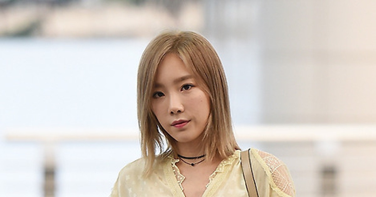 [포토엔]소녀시대 태연 은근히 비치는 시스루 패션