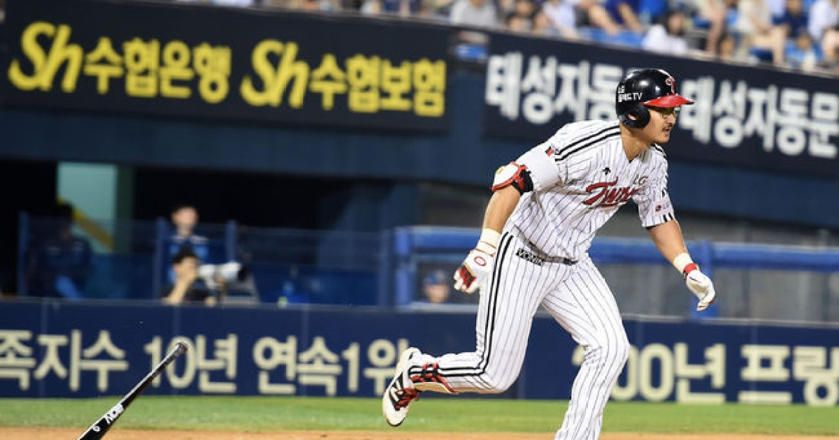 [사진]박용택, KBO리그 6번째 2000안타 주인공