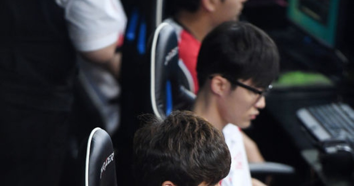 [사진]SKT, '1세트 역전승, 방심은 없다'