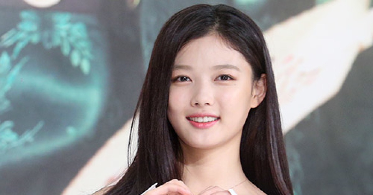 [bnt포토] 김유정 '달콤한 손하트'